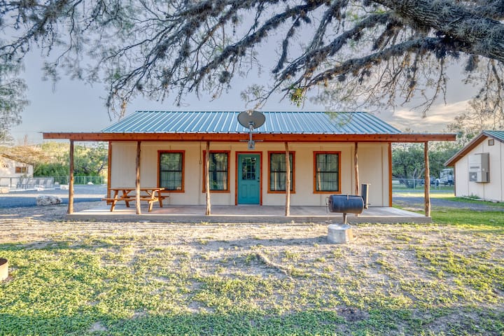 Bent River Cabin #3 @ Frio River Escape - Concan, TX