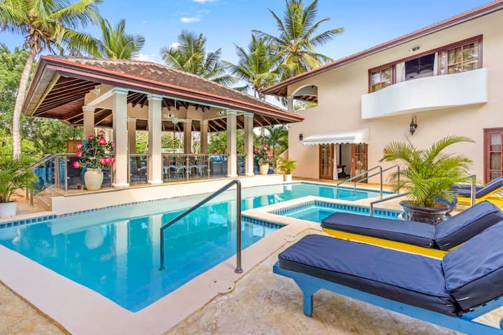Egyptian Style Villa @Cdc. Pool, Jacuzzi & Gazebo! - La Romana