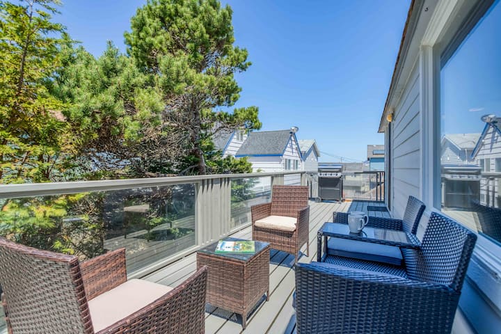 Stylish Ocean View-designed To Entertain - Lincoln City, OR