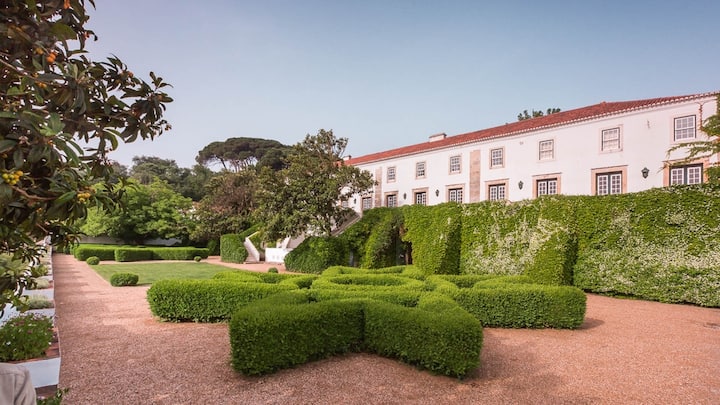 Pristine Example Of Portuguese Architecture - Arruda dos Vinhos