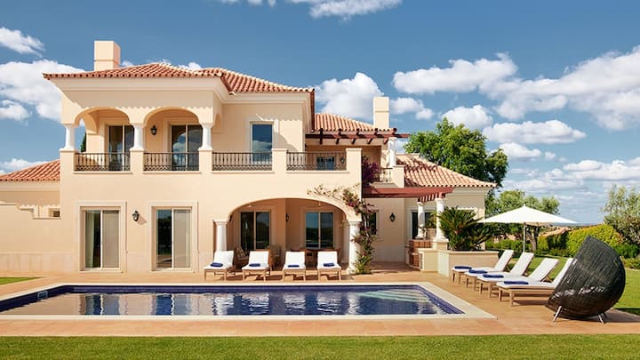 Villa With Pool At Prestigious Monte Rei Resort - Altura