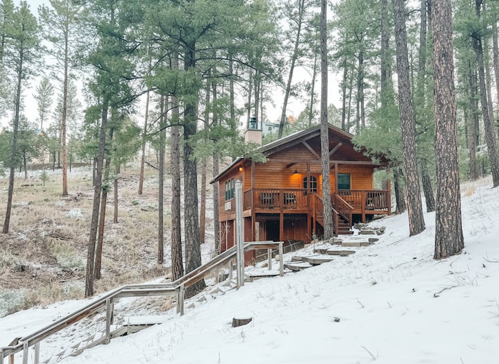 Romantic Penthouse Cabin | Jacuzzi - Ruidoso, NM