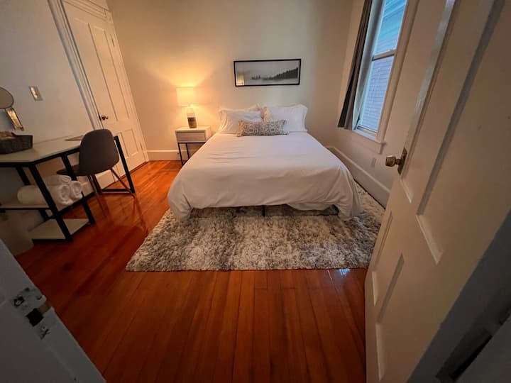 Silver Spring Room - New Haven, CT