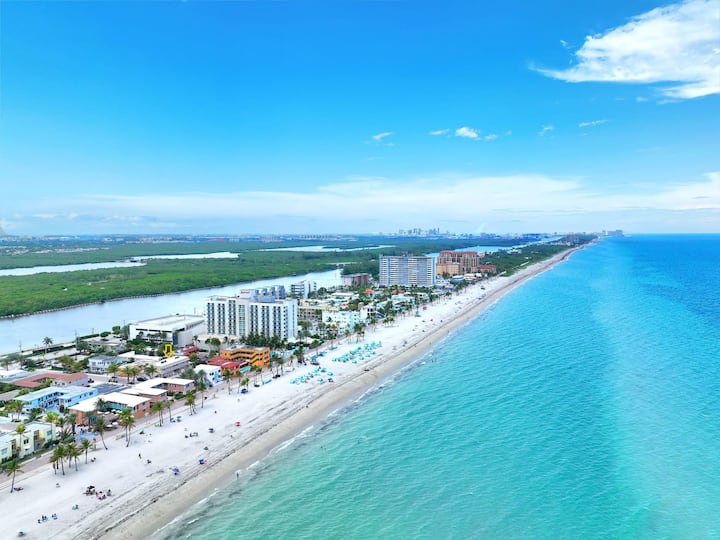Double Rooms Perfect For A Family - Dania Beach, FL