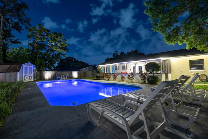 Poolside Oasis Close To Theme Parks & Attractions - Altamonte Springs, FL