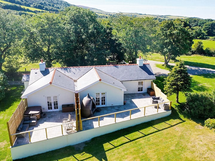 Bumblebee Cottage-uk39918 - Isle of Man