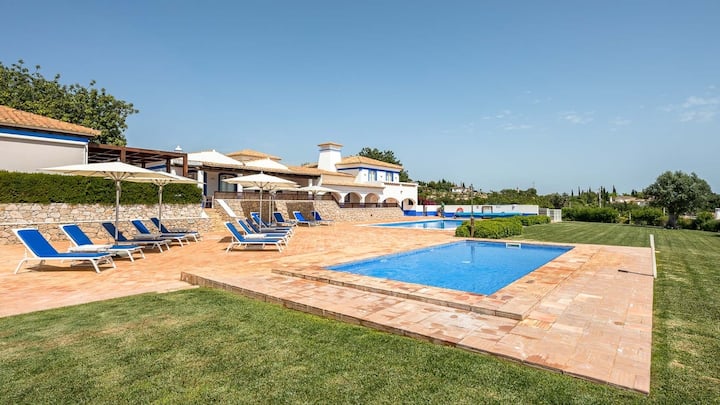 An Impressive Algarve Holiday Home With Two Pools! - Vilamoura