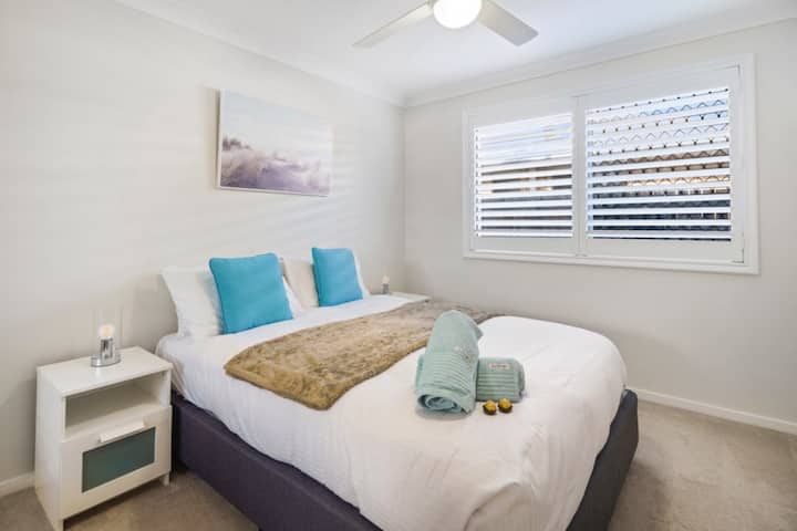 Steps From Dog Beach, Charming Beachside Retreat. - Mooloolaba