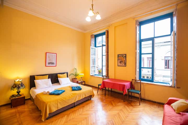 2br Apartment In Historic Building - By Wehost - Batum