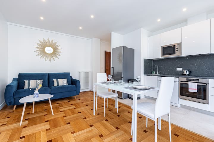 2 Pièces Ultra Central Avec Balcon, Clim & Parking - Nice