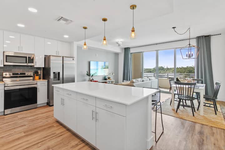 Waterfront Penthouse The Strand - Sarasota, FL