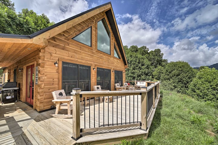 Luxe Log Cabin W/ Modern Finishes & Mtn Views - Maggie Valley, NC