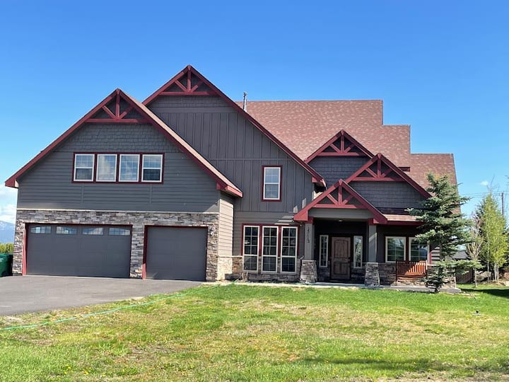 Gorgeous 5+ Bedroom Home W/ Hot Tub, Near Tamarack - Donnelly, ID