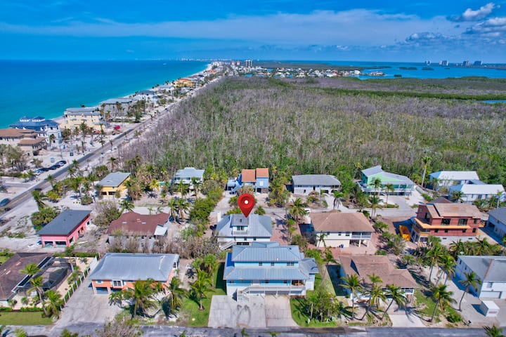Bonita Beach Escape Walk To Sand & Sun! - Bonita Springs, FL