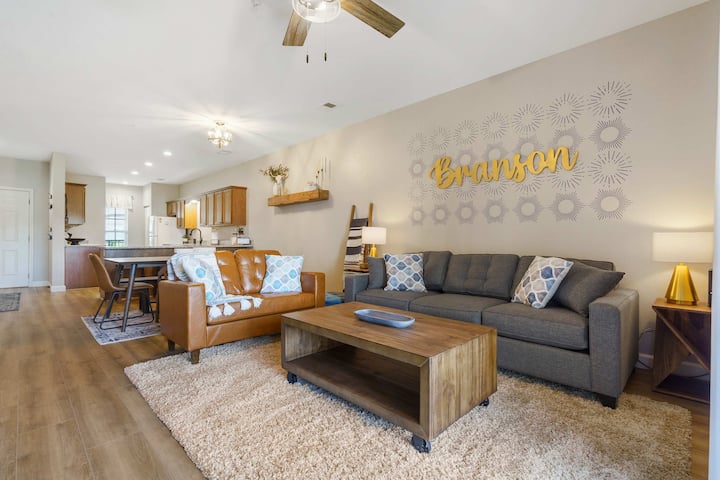 The Branson Experience | Balcony W/ Golf Views - Branson, MO