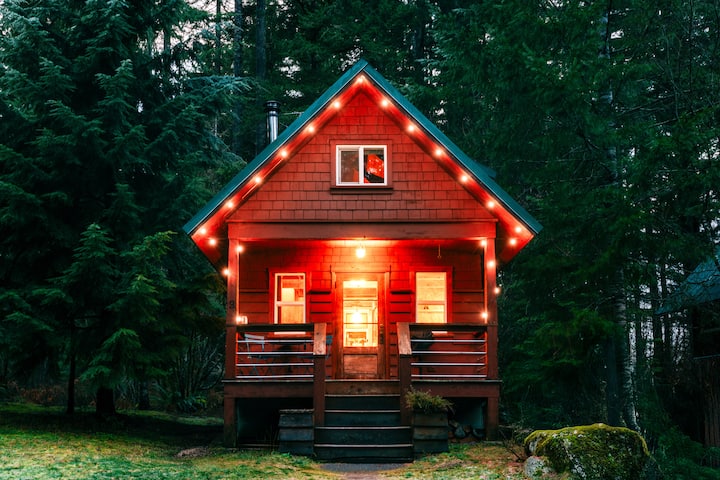 The Chalet @ Skycamp: Stevens Pass Cabin W/ Sauna - Skykomish, WA