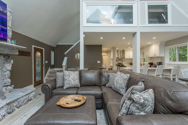 Hot Tub - Massage Chair - Game Room - Fenced Yard - Harrisonburg, VA