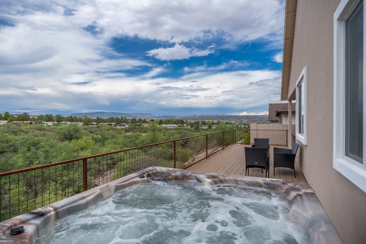 Stunning Views + Hot Tub + Location! 2 Bed/2 Bath - Cottonwood, AZ