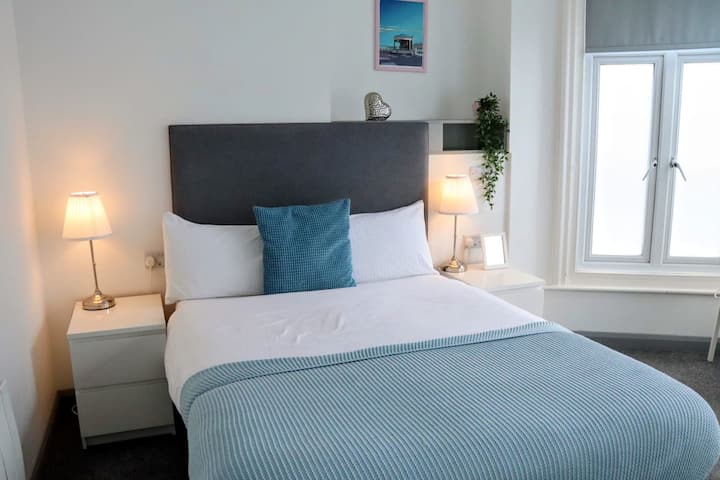 Room 4 - Studio Apartment With Balcony (First Floo - Eastbourne