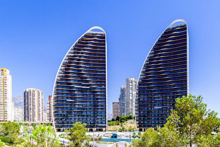 Sunset Waves Golden Apartments -