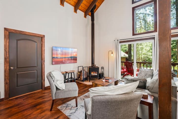 Dog Friendly Cabin W/hoa Beach & Pool +Ev Charger - Truckee, CA