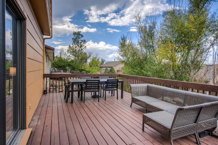 Monthly Stays | Fenced Outdoor Space With Firepit - Colorado Springs, CO