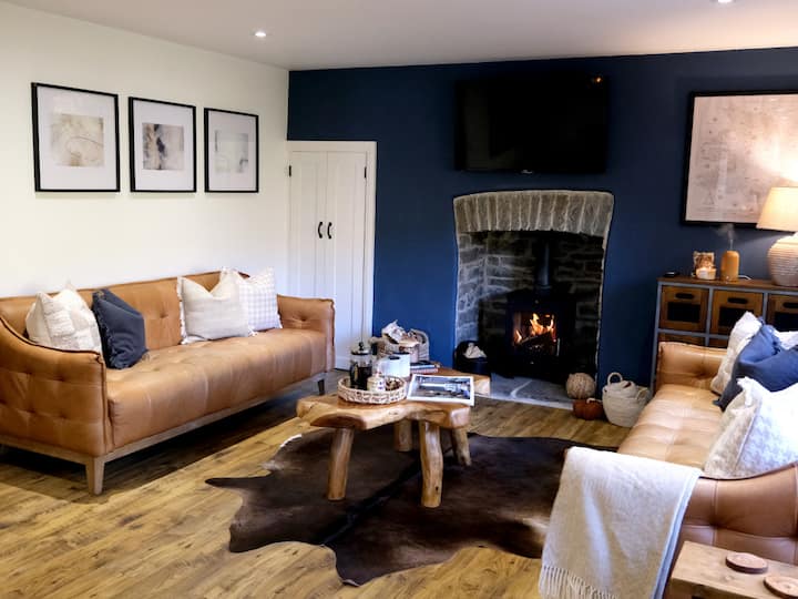 Falls Cottage Hot Tub Log Burner Visit Wales - South Wales