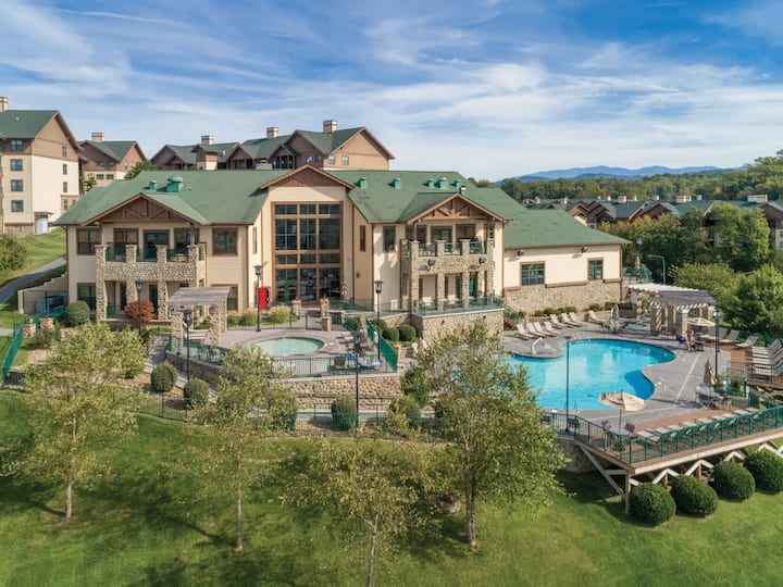 Wyndham Smoky Mountains|2br/2ba Balcony King Suite - Sevierville