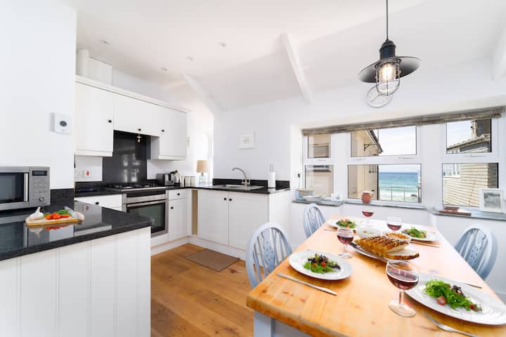 Alba – Sleeps 5 – Partial Sea Views - Dog Friendly - St Ives