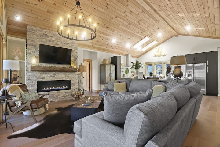 Chardonnay Chalet - A Modern Mountain Getaway - Boone, NC