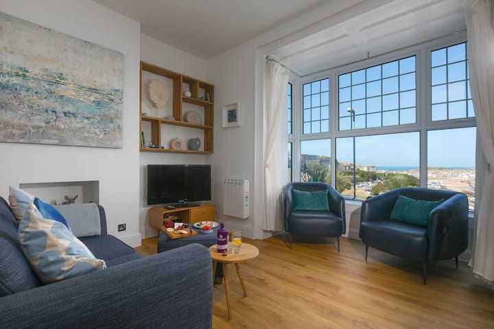 Sea Bre – Sleeps 2 – Sea Views - Outside Space - Carbis Bay