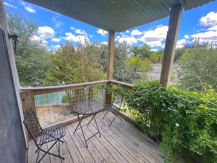 Sleeps 6 | On Comal River | Walk 2 Downtown - New Braunfels, TX