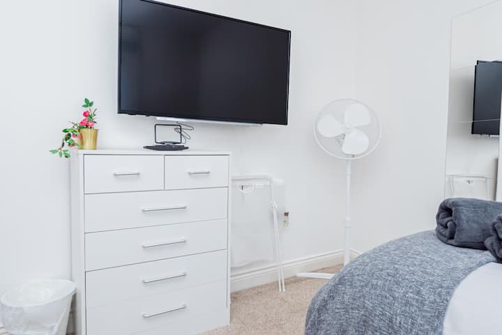 Modern 2-bed Serviced Apartment With Free Parking - Southampton
