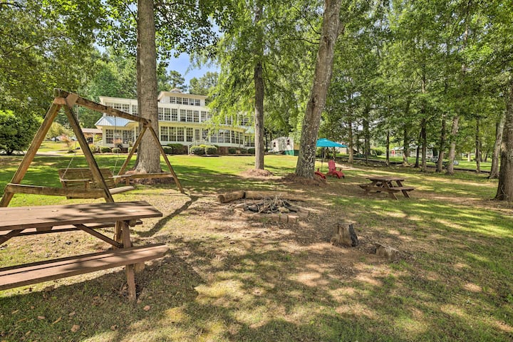 'The B Haus' Lakefront Retreat W/ Boat Ramp! - Logan Martin Lake, Talladega