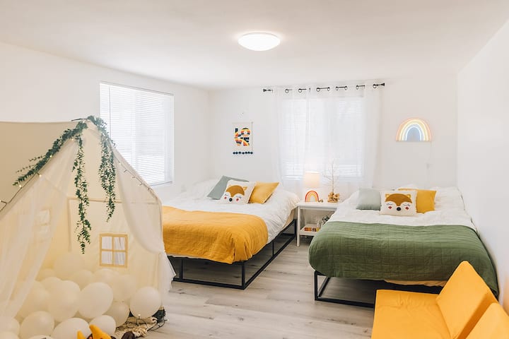 Stylish Desert Getaway - Yucca Valley, CA