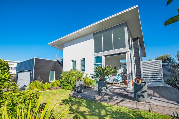 Beachy On Bream - Ruakākā Holiday Home - Northland