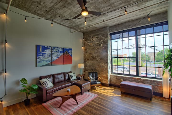 Chic Ultramodern Loft Suite W/ Designer Features - St. Louis, MO