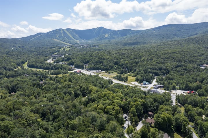Renovated Home Sleeps 12+ Off  Access Rd. Hot Tub - Killington, VT