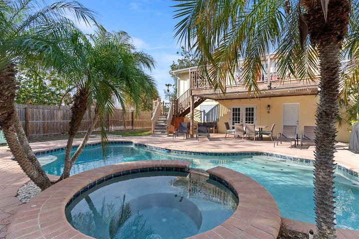 Walk2beach/deep Pool/firepit/games - Indian Rocks Beach, FL