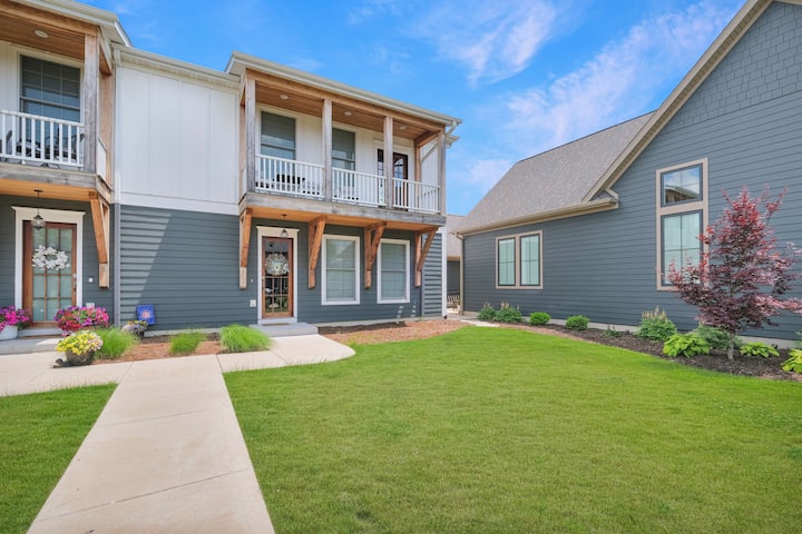 Harbor Inn- Blue Dog Landing - Ottawa, IL