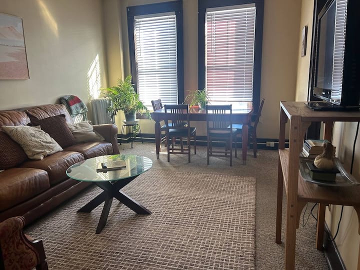 Spacious 3 Queen Suite - Centrally Located - Morgantown, WV
