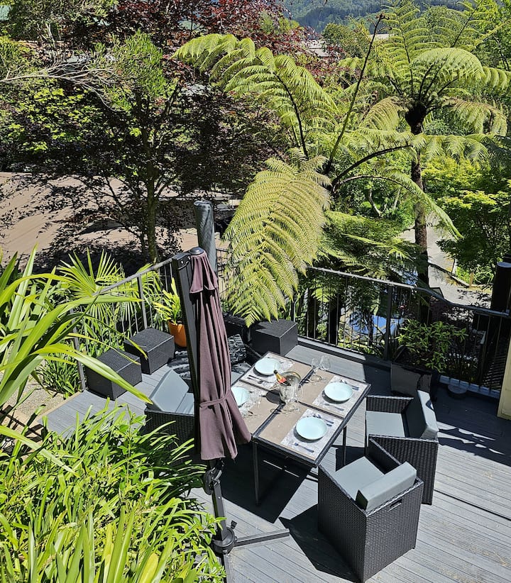 Private Getaway For 2 Surrounded By Native Bush - Picton