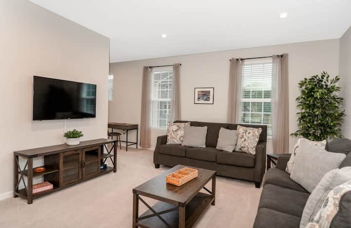 3br Home On Eckert Lane | Near Highland Square - Akron, OH