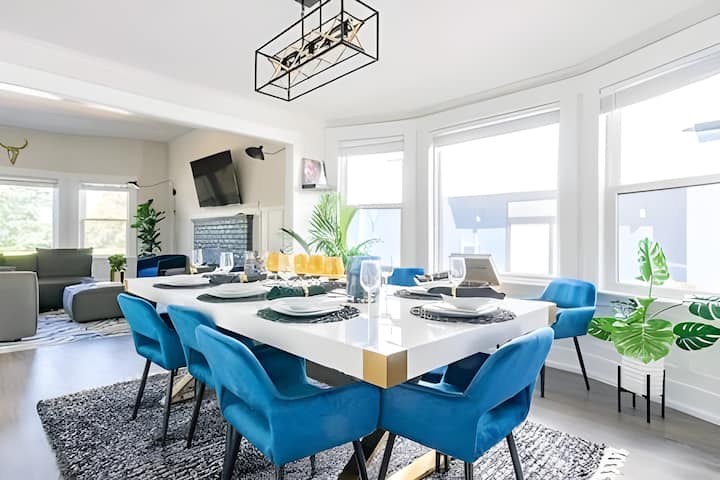 Craftsman Gem | West Seattle | 6br | Sleeps 16 - Seattle, WA