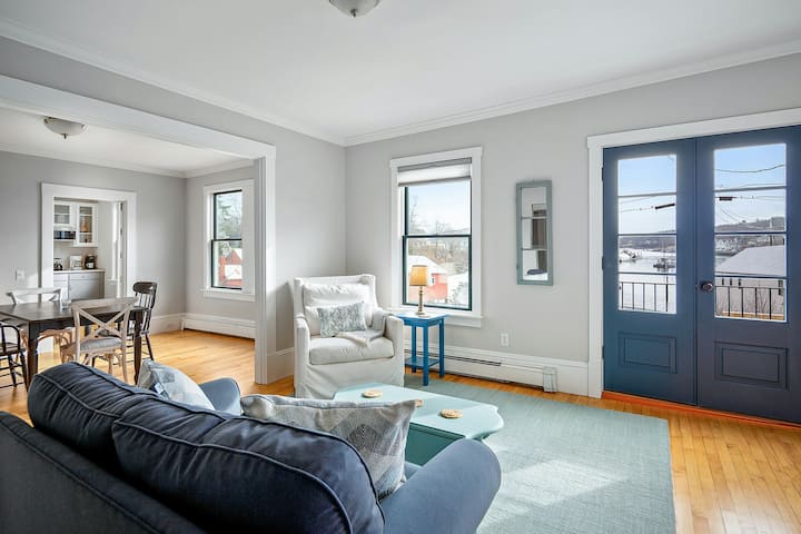 2br Walk To The Oceanfront | Balcony - Camden, ME