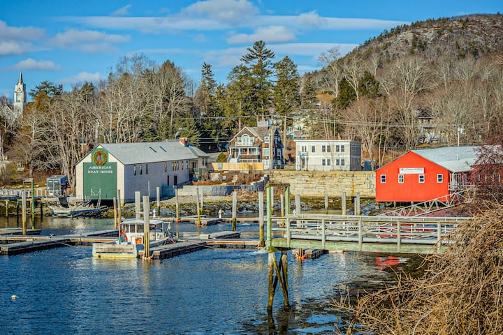 Walkable 4br Oceanfront Dog Friendly | Patio - Camden, ME