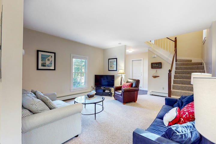 Walkable Water-view 2br With Full Kitchen & W/d - カムデン, ME