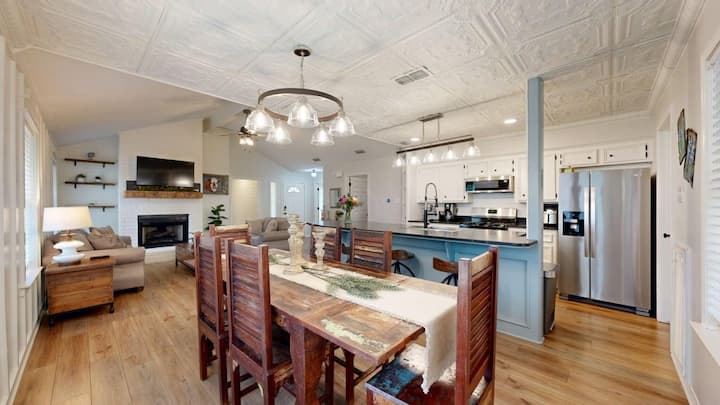 Gettysburg Getaway ~ Aggieland Vacation Rentals - Bryan, TX