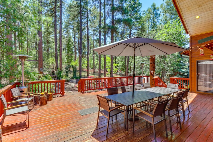 Hot Tub & Game Room: All-season Pinetop Cabin - Arizona