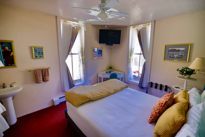 Villa Room 1 - Silverton, CO